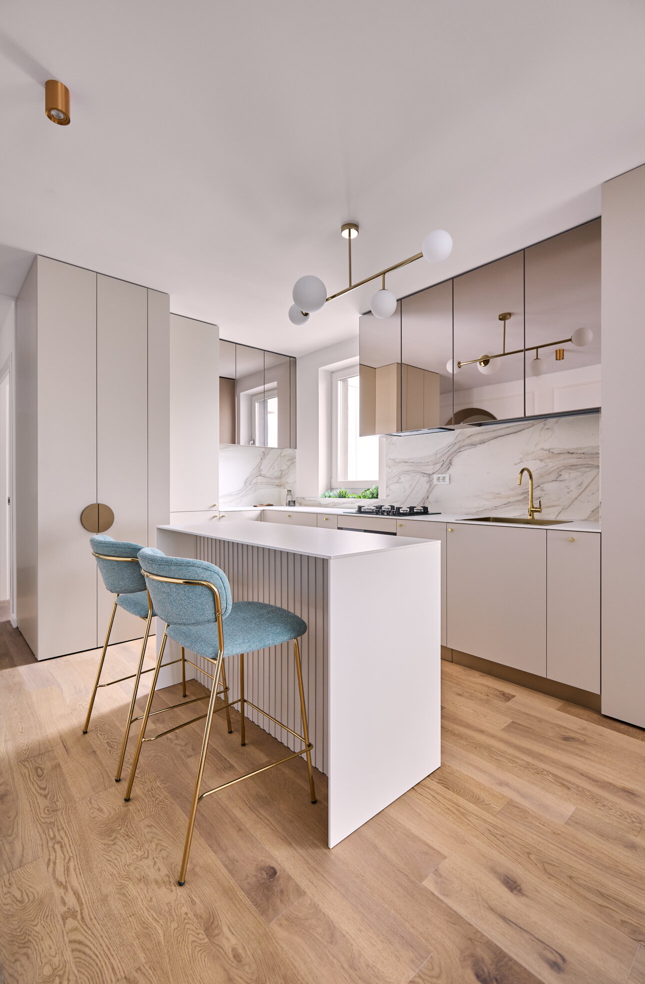 Apartamentul „Golden Light”